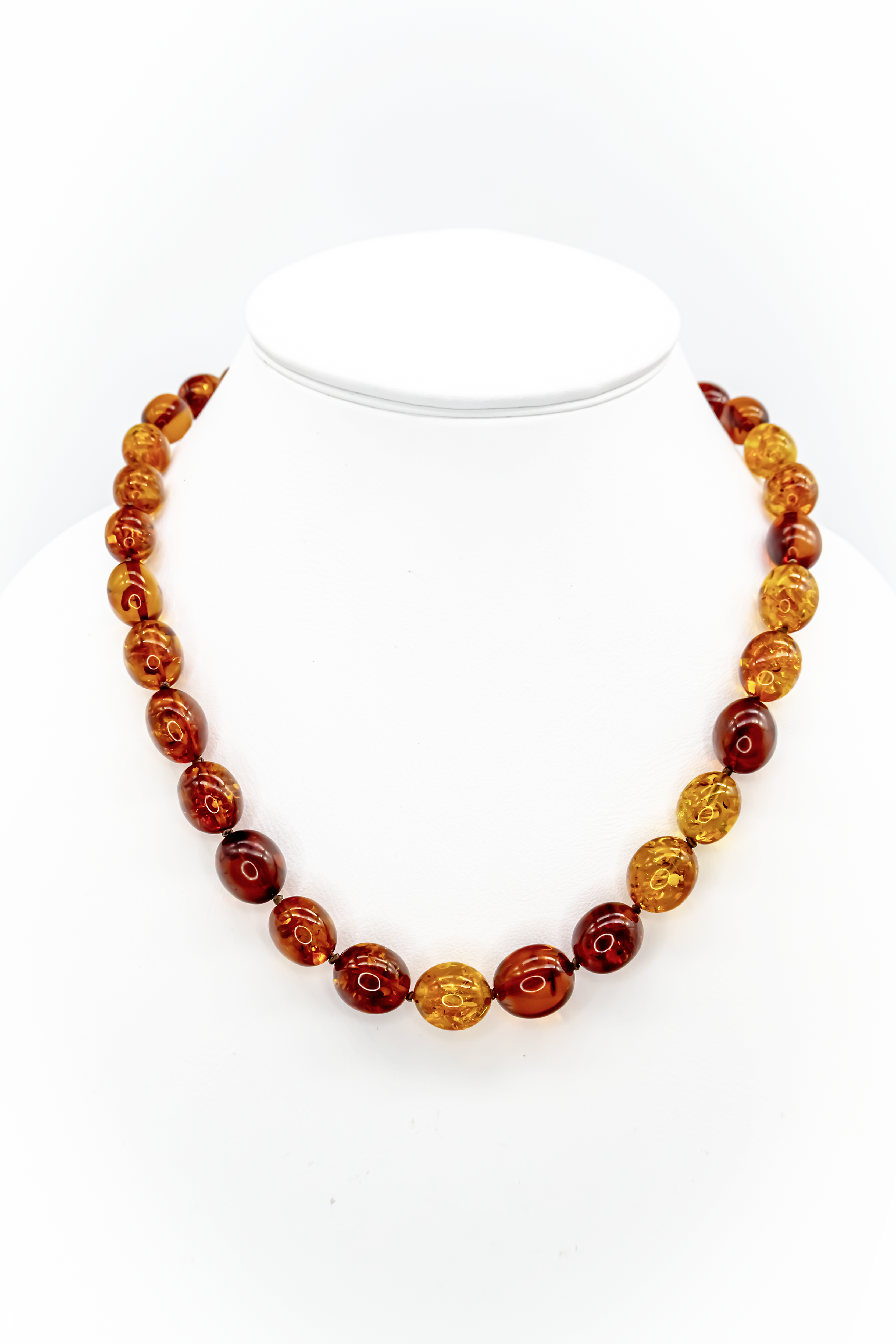Amber jewelry, unique piece with carabiner clasp – BERNSTEIN RÜGEN